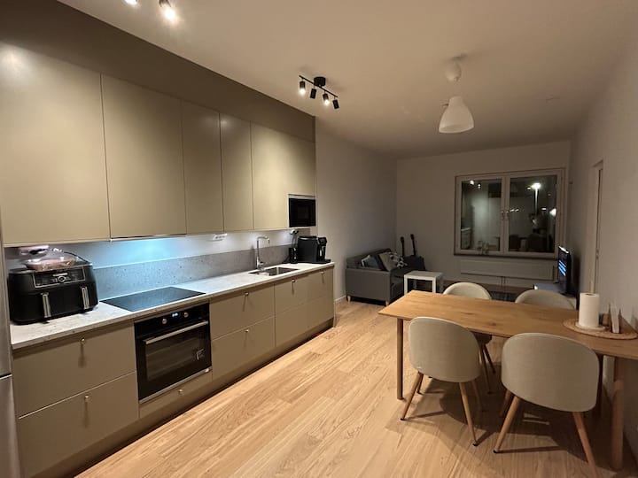 Modern Apartment Close To Subway - Solna