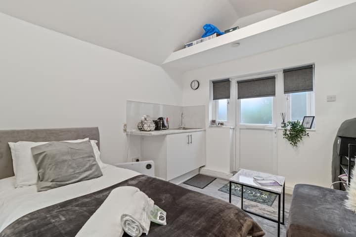 Studio Cottage W/garden Steps To Bus & City Links - Manchester