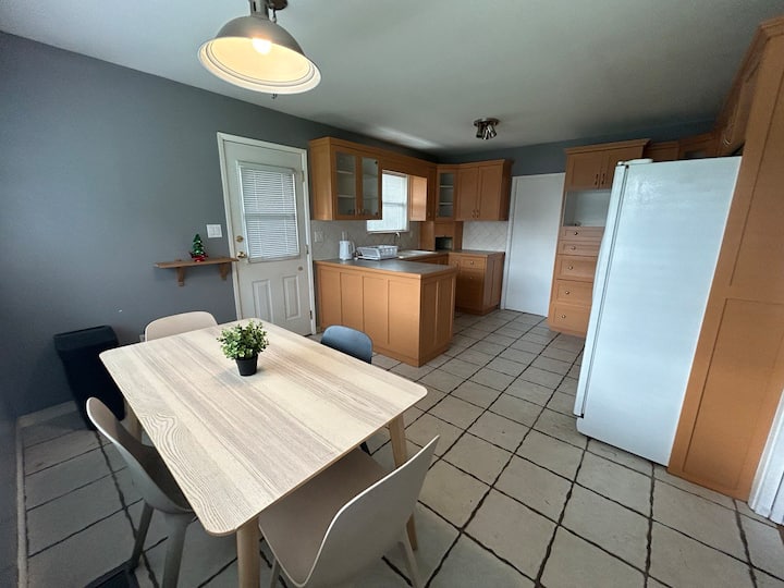 Private Room Near Skytrain, Coquitlam, Elmwood, B1 - Coquitlam