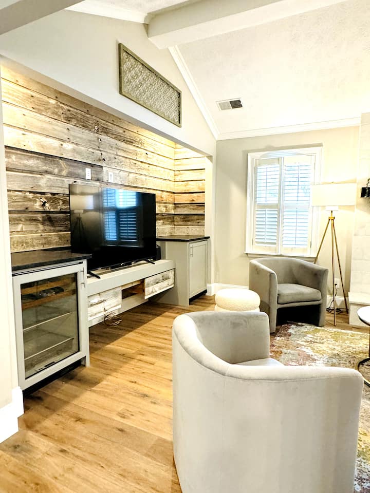 3br Walk To Dt: Fire Pit + King Bed - Alpharetta, GA