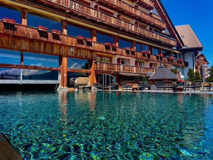 Vaste Appartement Avec Piscine - Anzère