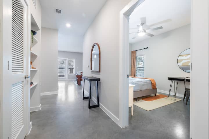 2/2 With Gym, Sauna & Pickleball - Austin, TX
