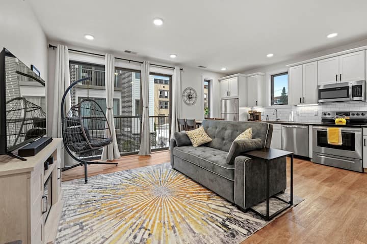 Heart Of Downtown Tc Capri Condo - Traverse City, MI