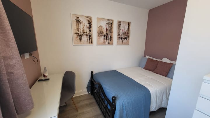 Home And Away ‐ B2 Double Room - Ireland