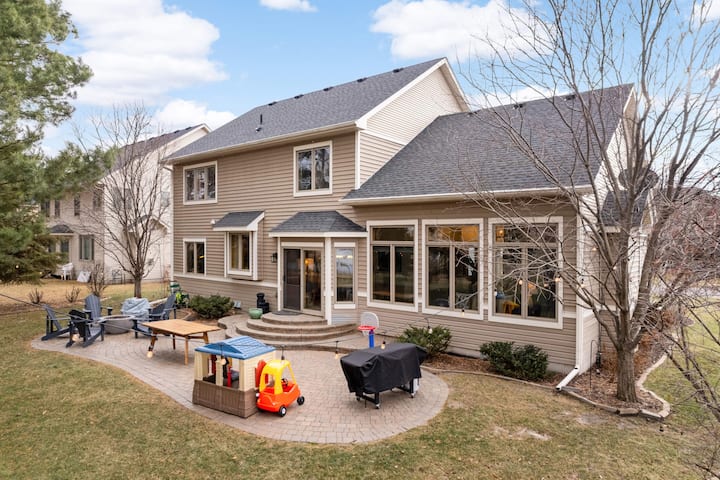 Large Home Close To Minneapolis! - Brooklyn Park, MN