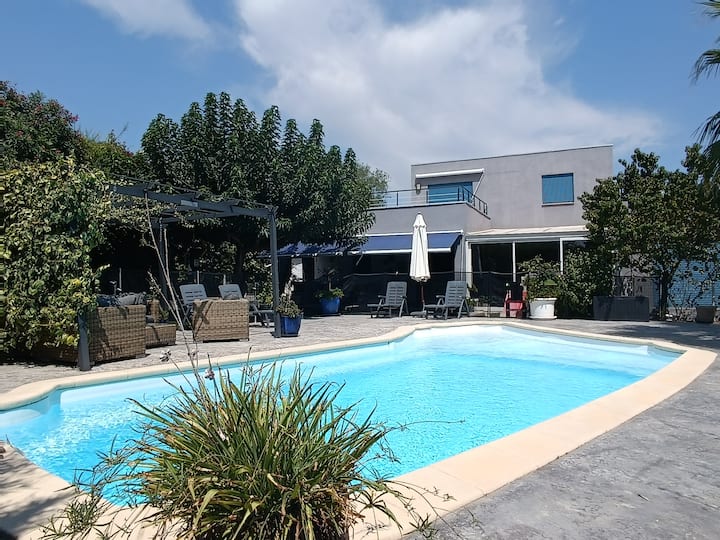 Bas De Villa Moderne Avec Piscine Privée - Fréjus