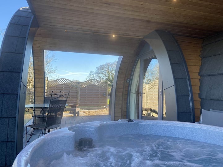 Kingfisher Glamping Pod With Hot Tub - Cotswolds