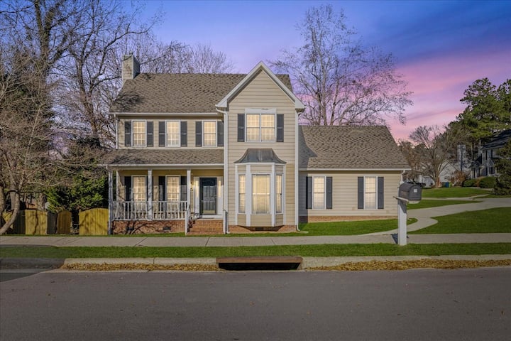 Spacious Family Getaway: Fire Pit+hosts 14 Guests - Raleigh, NC