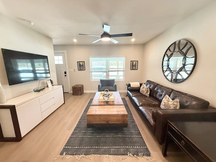 Charming 2br Near Town Square - San Marcos, TX