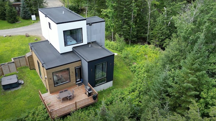 Cortina: 3 Bedrooms, Hot Tub - Mont-Tremblant
