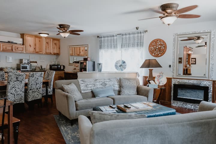 Kennon Room - Wimberley, TX