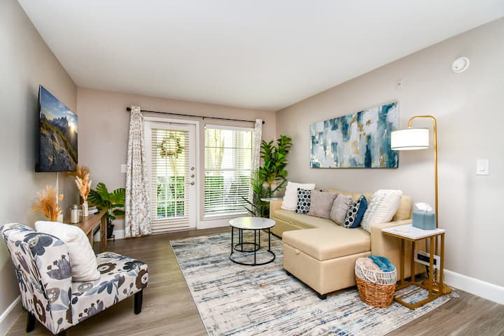 1brm, King In Master, Nrg/tmc, Ground Flr, 2 Pools - Houston, TX