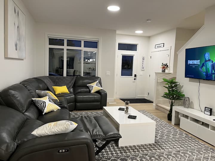 Luxurious Home In Cavanagh, Ac,3 Bd, Sleep 8, Bbq - Edmonton