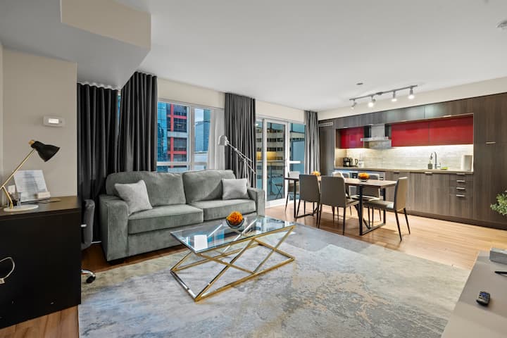 Classy 1-bedroom&den Condo In Heart Of Downtown - Toronto, ON
