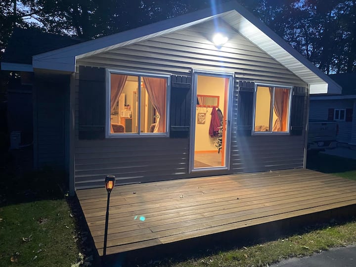 Cute South Shore Cottage Retreat - South Higgins Lake State Park, Roscommon