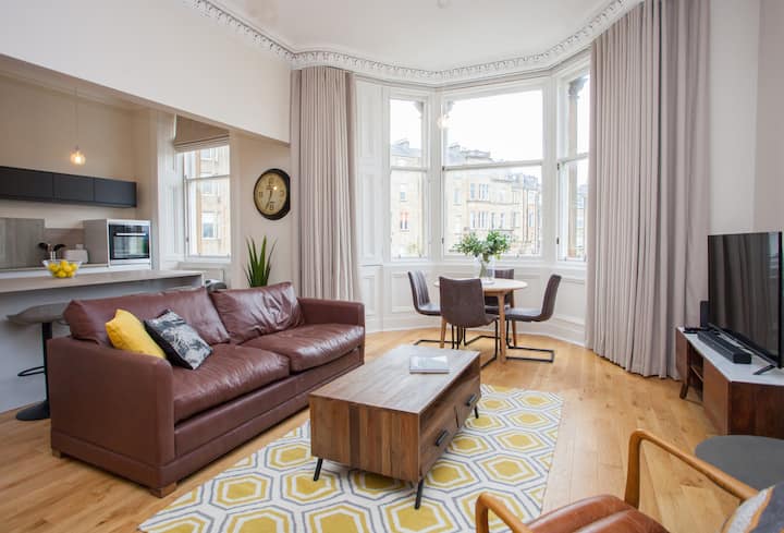 Spacious Period Property In Glasgow - Glasgow