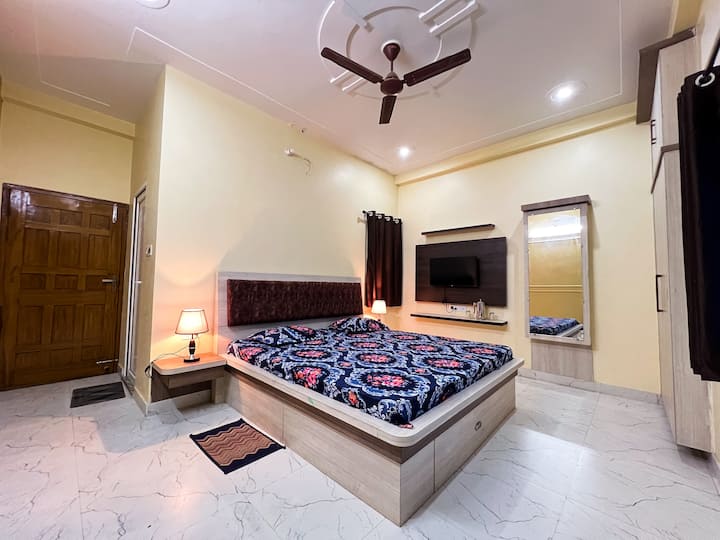 Pushpanjali: Home Away From Home - Varanasi
