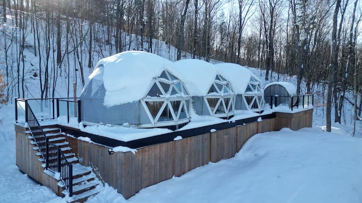 Triple Dome: 2 Bedrooms, Hot Tub, Sauna - Mont-Tremblant