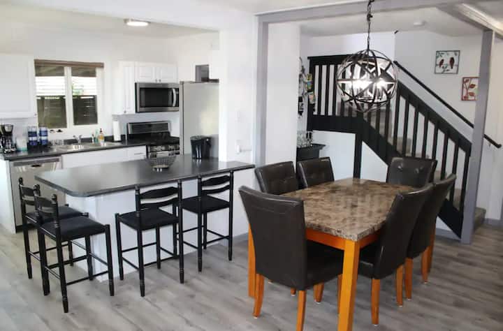 Humphreys Home | Downtown Flagstaff For 14+ Guests - Flagstaff, AZ