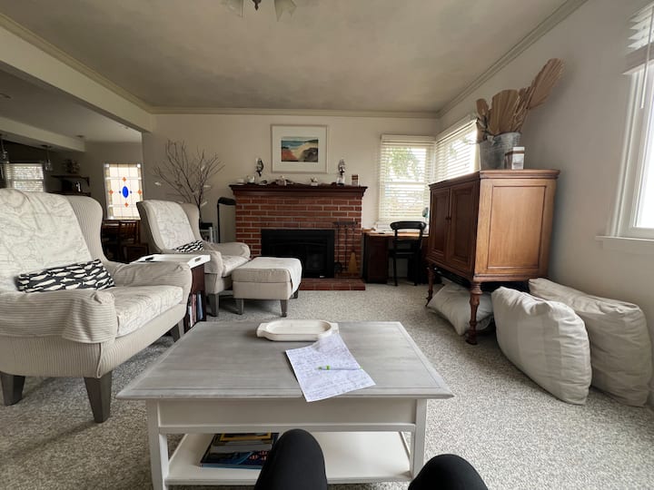 Storybook Cottage, Ocean Views - Cambria, CA