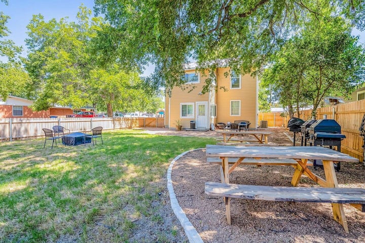 Landa Haus Unit B: Charming 2b/1b Downtown! - Schlitterbahn, New Braunfels