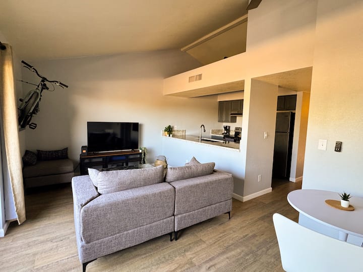 Melrose Place Vibes - 1br Condo In Tempe - Tempe, AZ