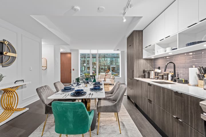 Modern 4br/3bt 2-storey Home In Downtown Toronto - Toronto