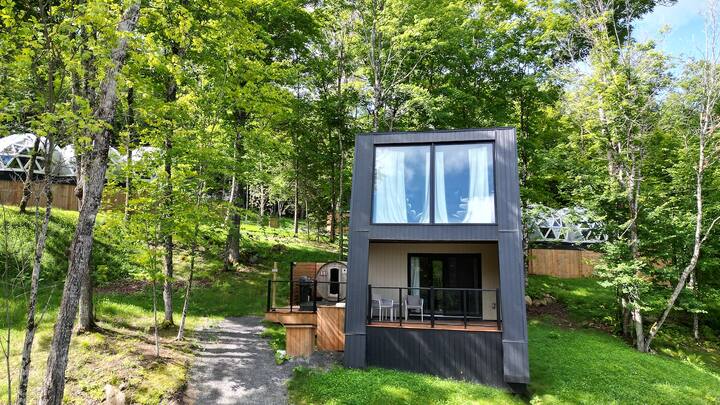 Sky Loft: 1 Bedroom, Hot Tub, Sauna - Mont-Tremblant