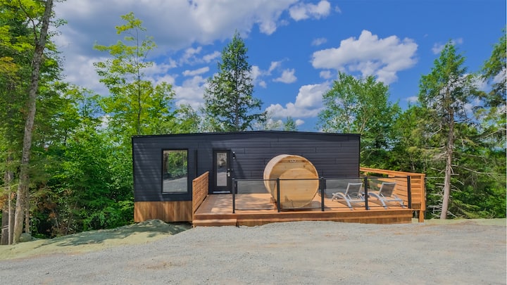 Antarctica: 1 Bedroom, Hot Tub, Sauna - Mont-Tremblant