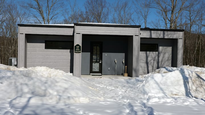 Andorra: 2 Bedrooms, Hot Tub - Mont-Tremblant