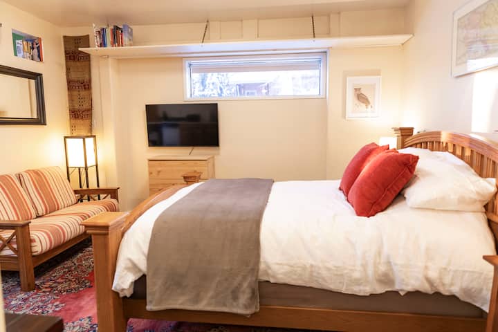 Cozy Redwood Cabin W/full Bath - Alaska