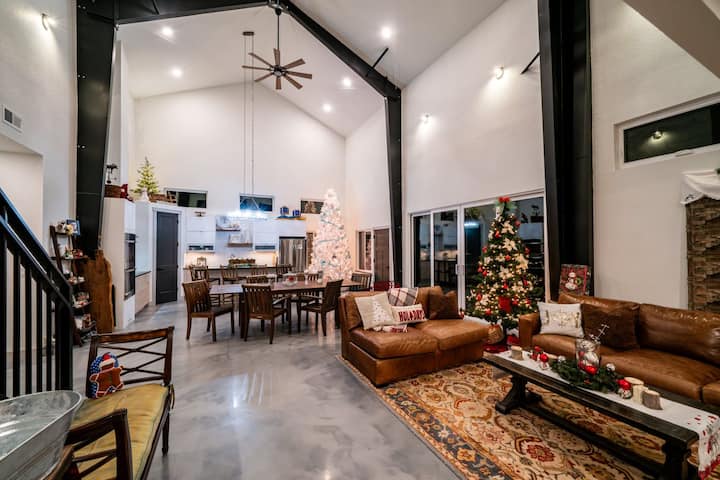 Brook House Barndominium Event Venue - Colorado Springs, CO