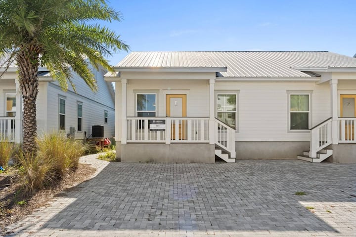 Pet Friendly Cottage | Steps To The Beach & Shops - Mexico Beach, FL