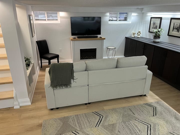 Newly Renovated Private Apartment With Parking - Toronto