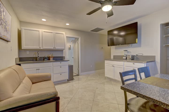 New Renovated Villa#3 *5 Miles To Strip/convention - Las Vegas, NV