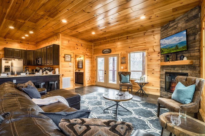 Early Check-in, Theater, Spa, Views - Gatlinburg, TN