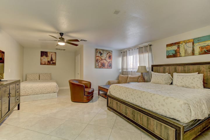 New Renovated Villa #5 *5miles To Strip/convention - Las Vegas, NV