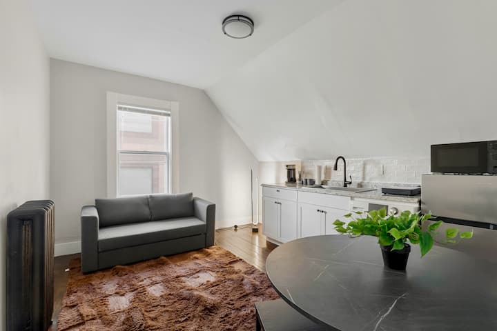 Modern 2 Beds. Walk To Hbs. Near Harvard, Mit, Bu - Arlington, MA
