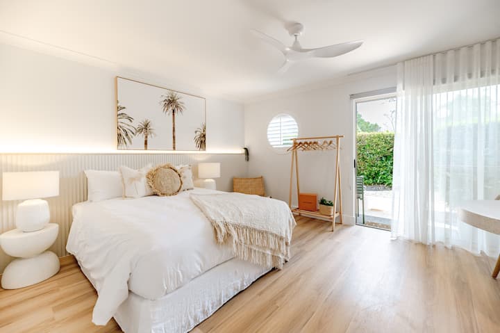 Noosa Palm Beach Retreat - Stylish Coastal Suite - Noosa
