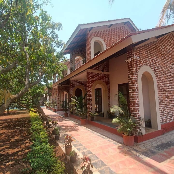 Villas On A Mango Farm With Pool / Near Mumbai - Kalyan