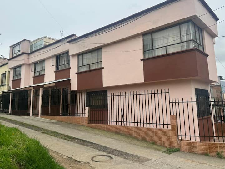 Modern 3-bed Home For The Family - Pasto