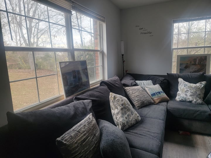 Hot Tub And Nice, Spacious Home In Good Area - Knoxville, TN