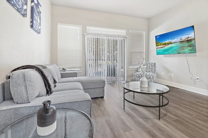Luxury Apt Near Clear Lake | Family & Corporate - League City, TX