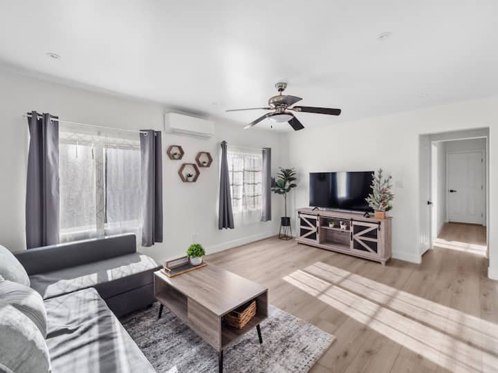 Newly Remodeled 2br,1ba Full Kitchen, Ac & W/d - 라 메사
