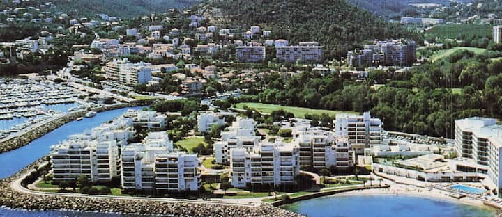 Deluxe Ground Floor Summer Apartment - Plage du Château