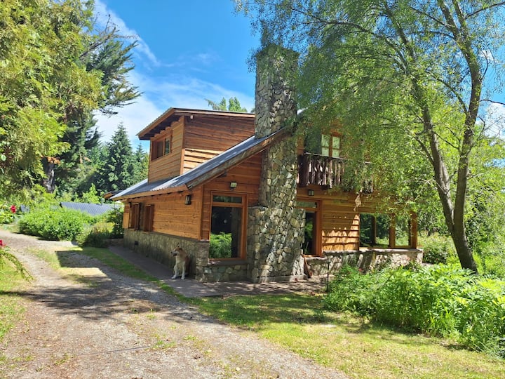 Casa Estilo Andino Con Piscina - El Bolsón