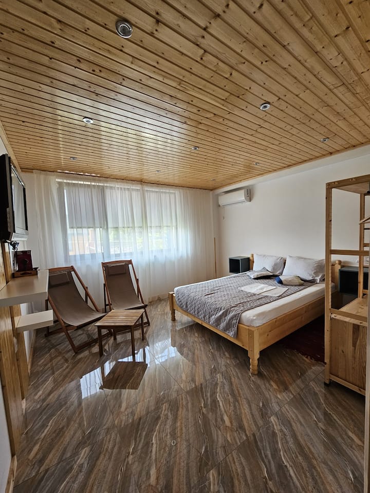 Camera Dubla La Etaj, Vedere In Curtea Interioara - Sulina