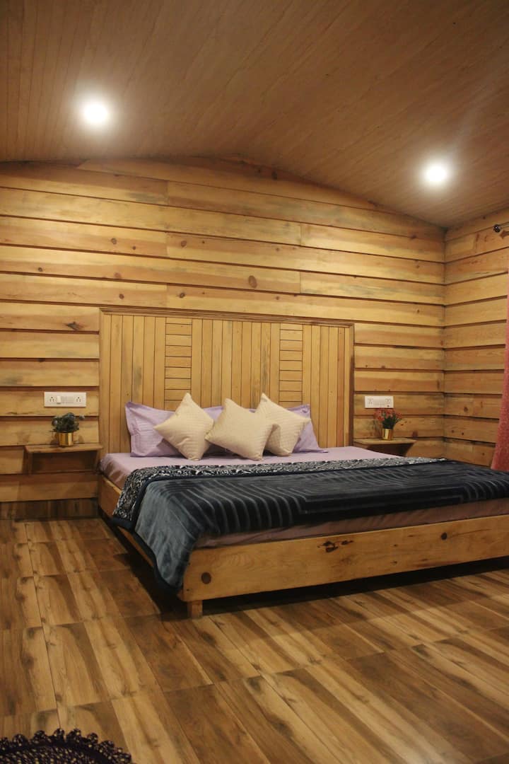 Annakut Restaurant And Resort- Couple Room - Nainital