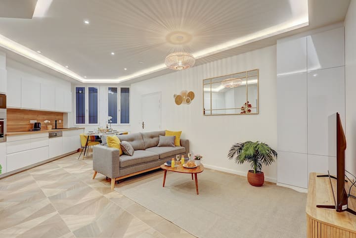 Suite Martine : Place De La République - Buttes-Chaumont