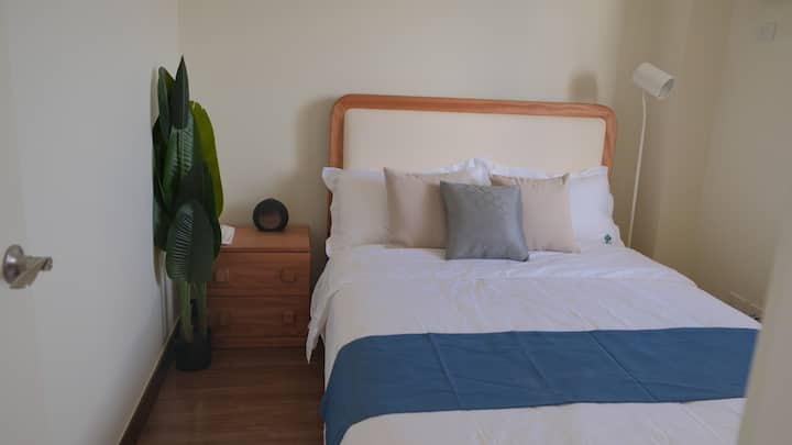 Cozy & Modern Uptown 1br Lake View, Jbl Karaoke - Ortigas Center